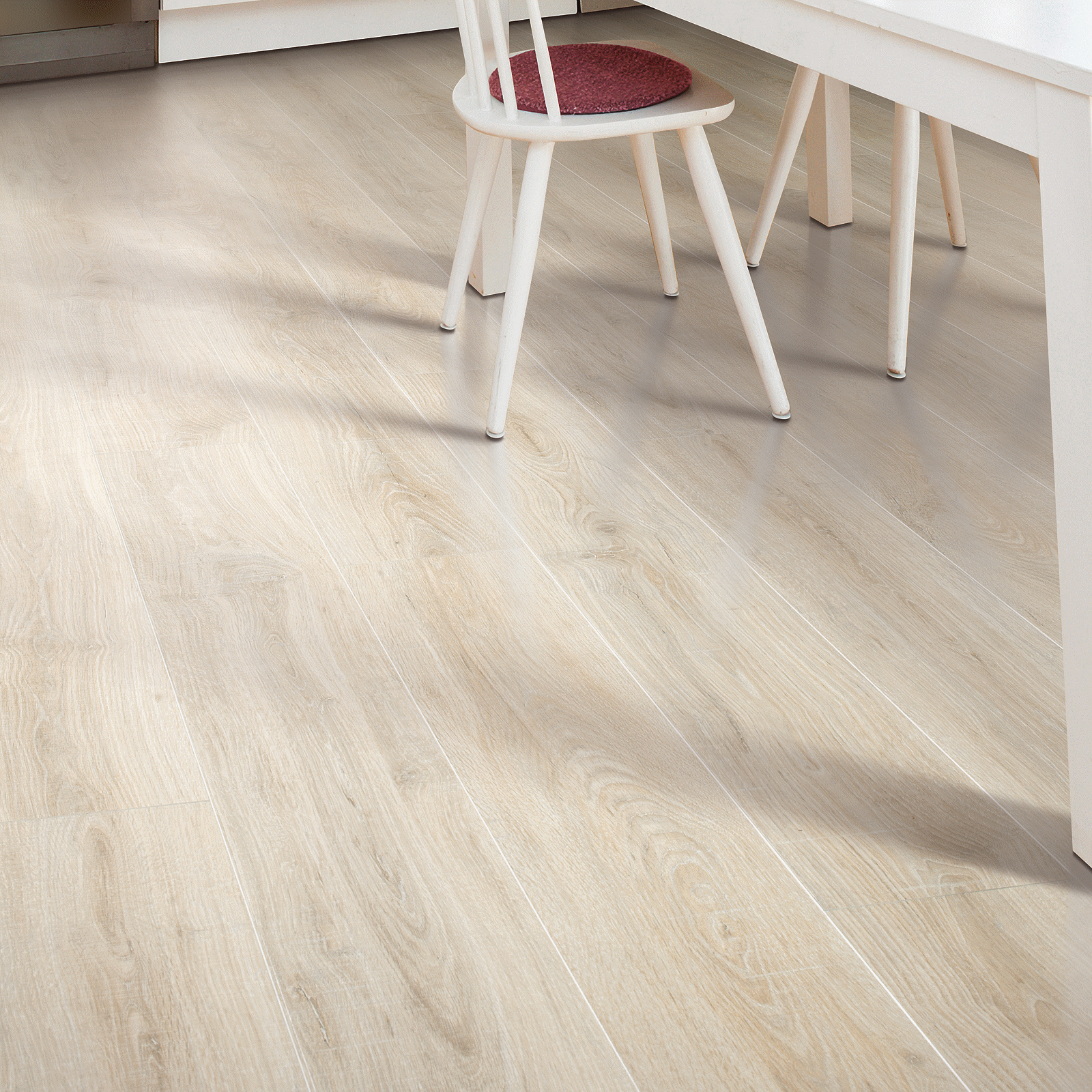 Mohawk RevWood Rare Vintage Plank – Sandcastle Oak 7.5" x 54.34"